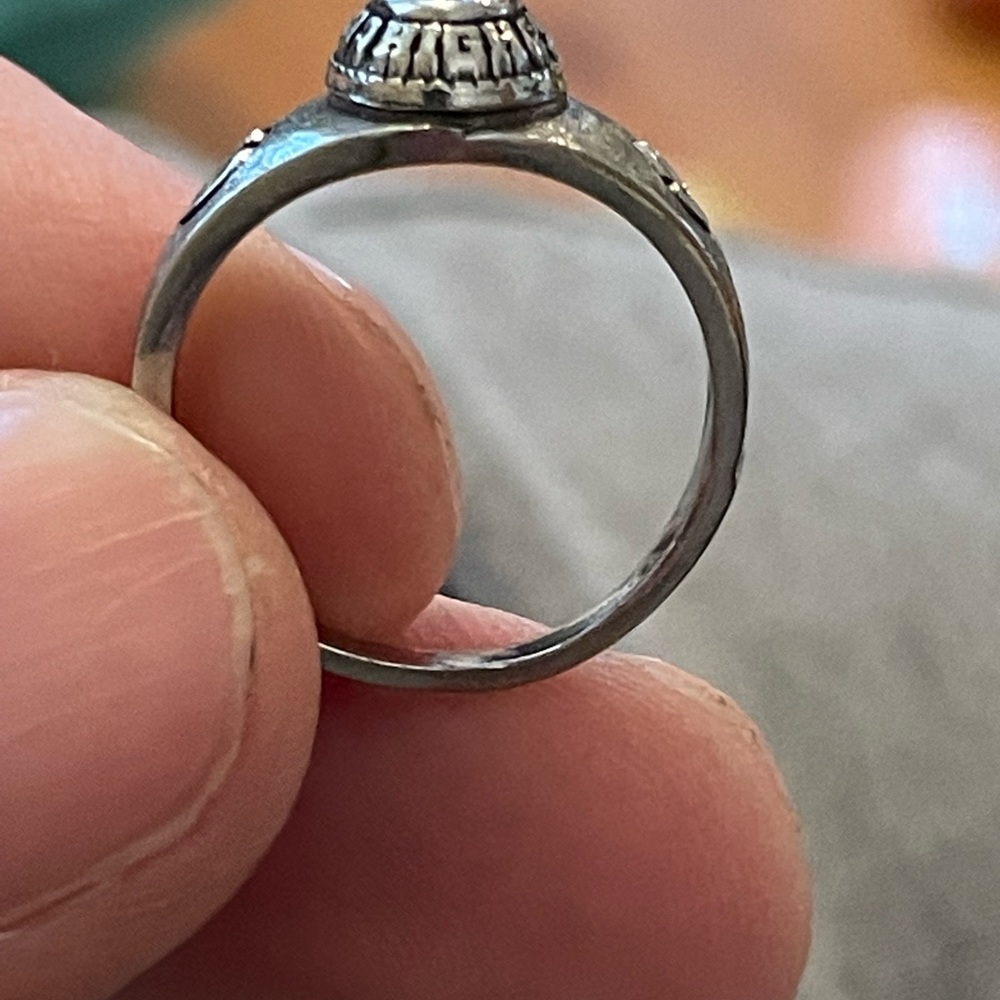 1982 Jostens Class Ring Size 7 - Gem